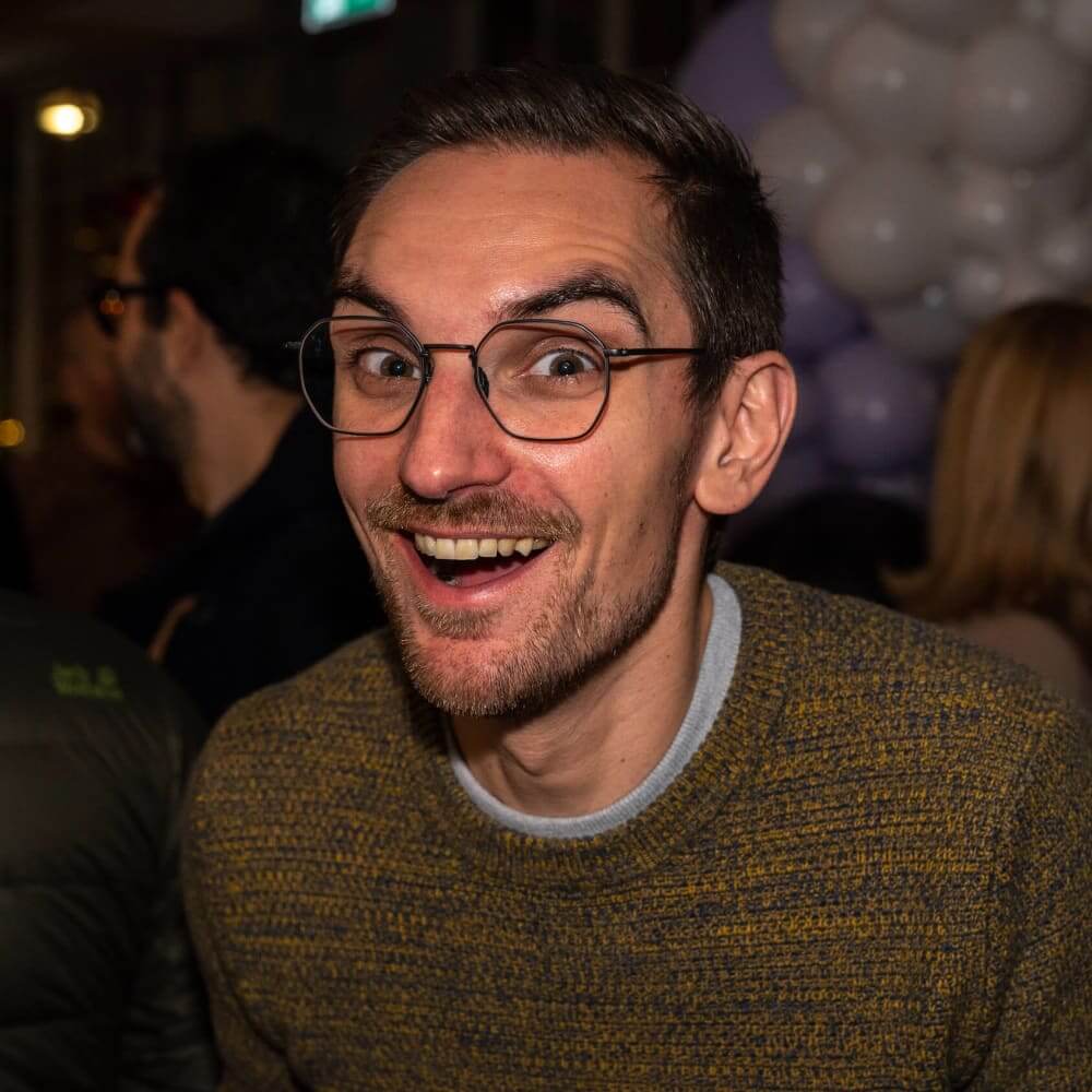 slidev-theme-the-unnamed/example.md at main · estruyf/slidev-theme-the-unnamed · GitHub